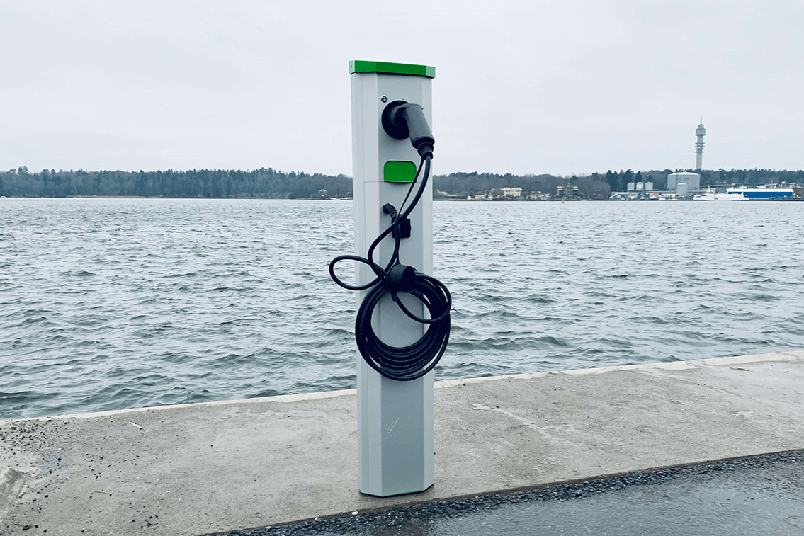 QT Laddstolpe med typ2 kabel – EVconnect